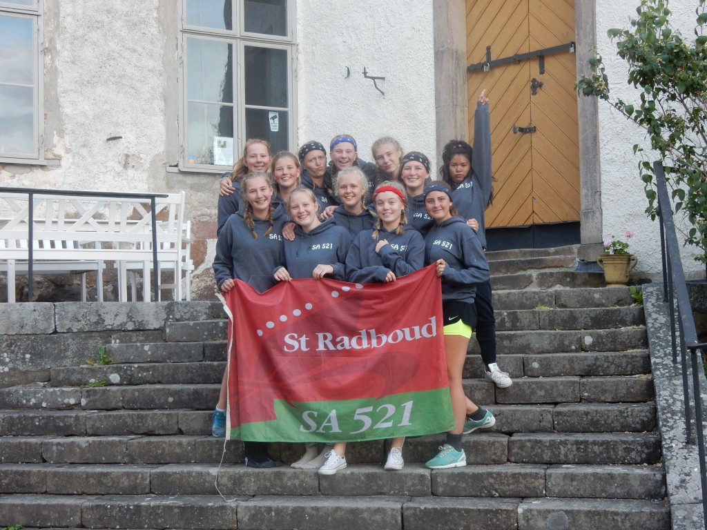 Kerstbomenverkoop bij sherpa’s St. Radboud. - RTV Seaport