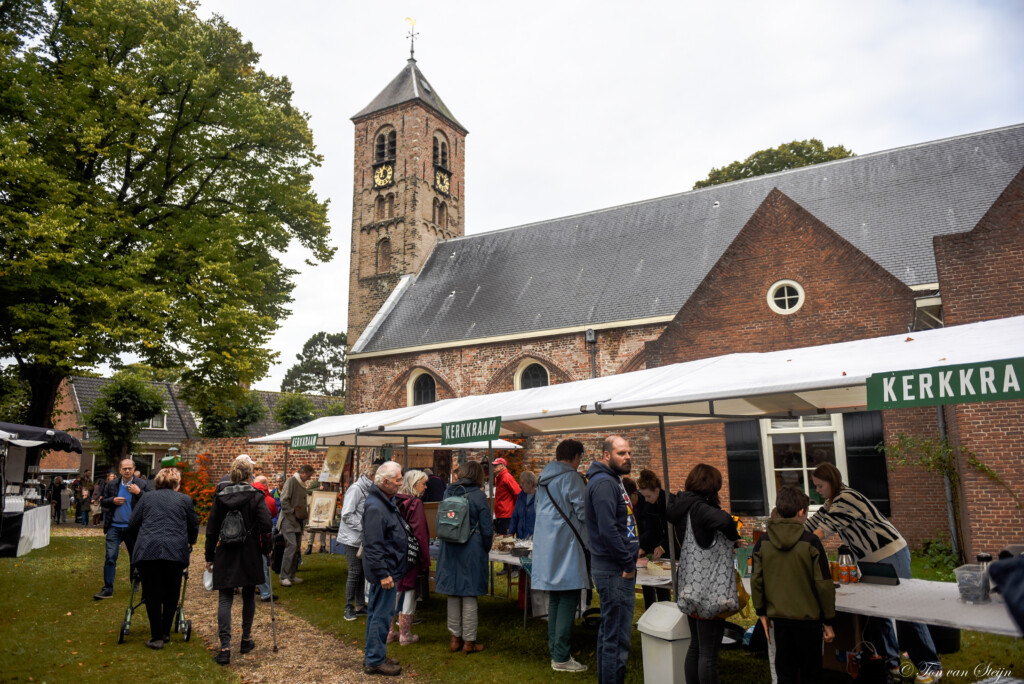 Velser Jaarmarkt: Rondje om Engelmunduskerk Velsen-Zuid - Oozo.nl Velser Jaarmarkt: Rondje om Engelmunduskerk Velsen-Zuid - Oozo.nl